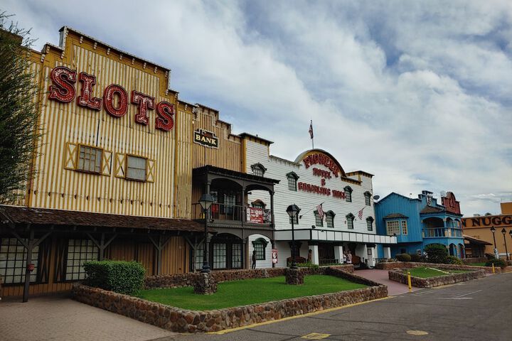 The New Pioneer Laughlin | Bookonline.com