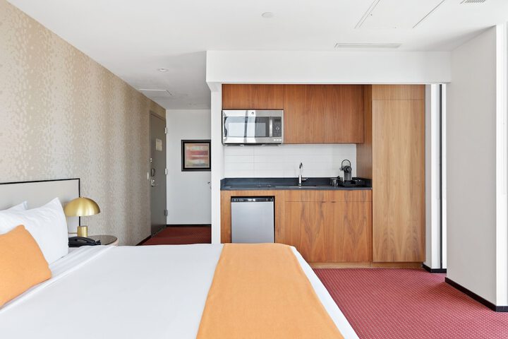 The Parc Hotel Flushing | Bookonline.com