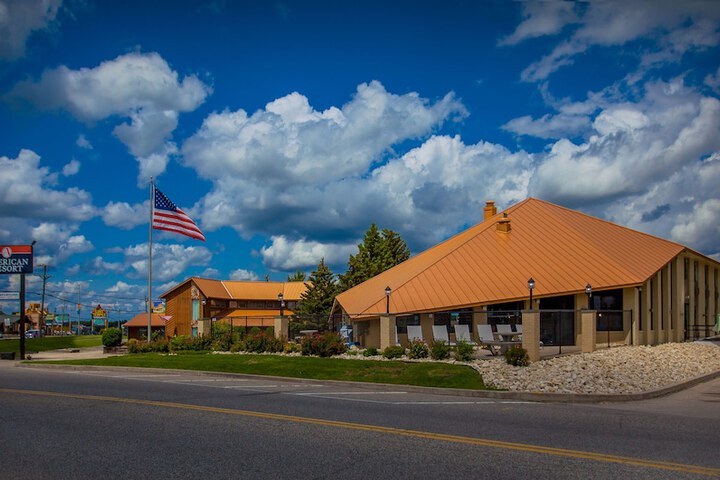 Natura Treescape Resort Wisconsin Dells | Bookonline.com
