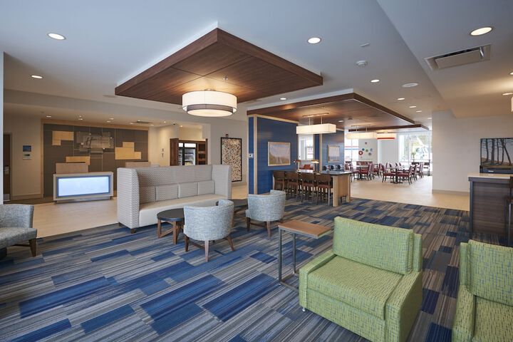 Holiday Inn Express & Suites St. Johns Airport an IHG Hotel St. John's ...