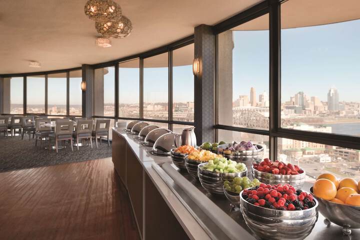 Radisson Hotel Cincinnati Riverfront Covington | Bookonline.com