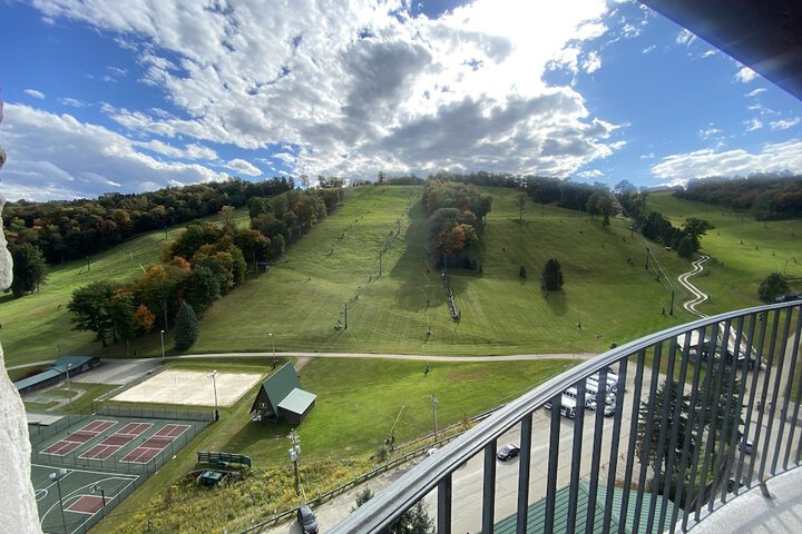 Slopeside Hotel by Seven Springs Resort Champion | Bookonline.com