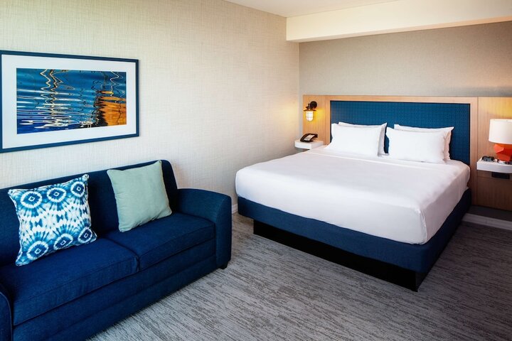 Hampton Inn Boston Seaport District Boston | Bookonline.com