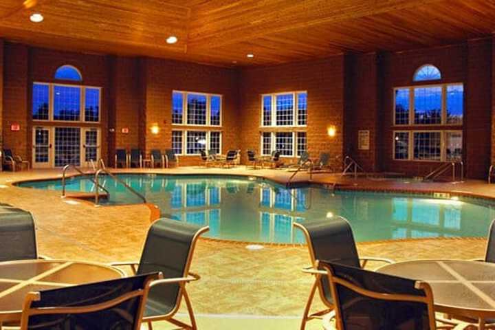 Four Seasons Island Resort Pembine | Bookonline.com