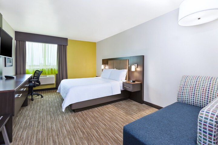 Holiday Inn Express Winnipeg Airport Polo Park an IHG Hotel Winnipeg ...