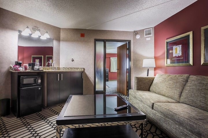 Delta Hotels by Marriott Fargo Fargo | Bookonline.com