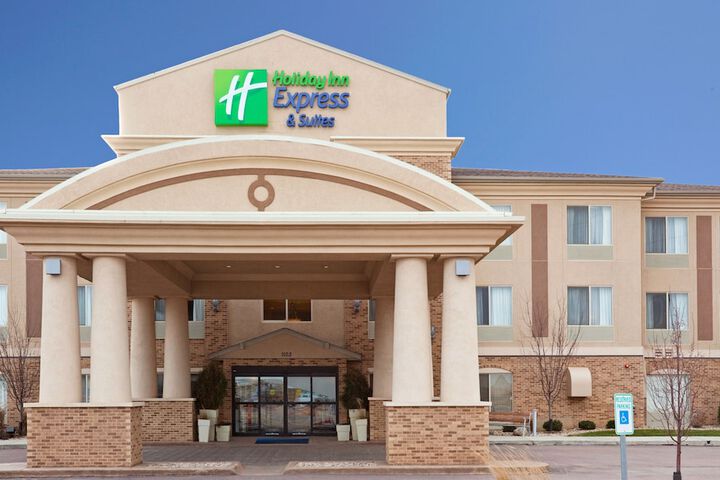 Holiday Inn Express & Suites Brandon an IHG Hotel Brandon | Bookonline.com