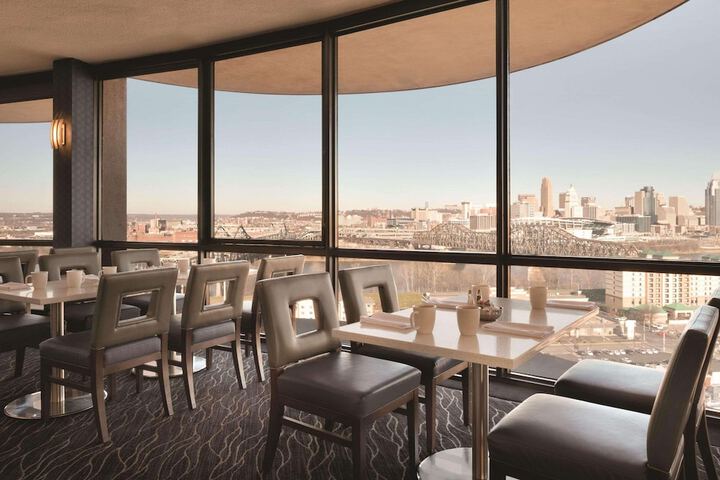 Radisson Hotel Cincinnati Riverfront Covington | Bookonline.com