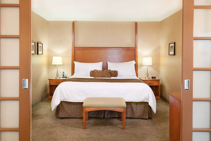 Carriage House Hotel & Conference Centre Calgary | Bookonline.com