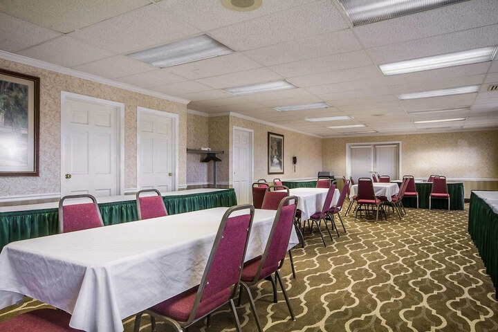 Comfort Suites Appleton Airport Appleton | Bookonline.com