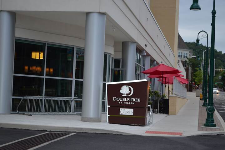 Doubletree by Hilton Reading Reading | Bookonline.com
