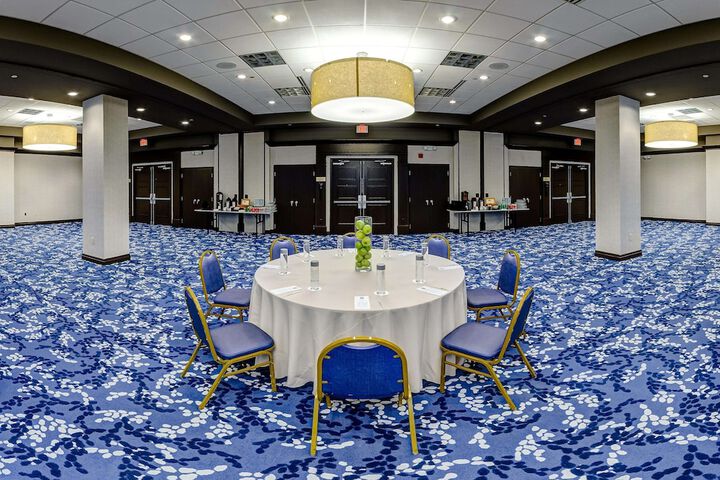 Embassy Suites by Hilton Cincinnati RiverCenter Covington | Bookonline.com