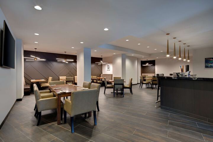 Hilton Vancouver Metrotown Burnaby | Bookonline.com