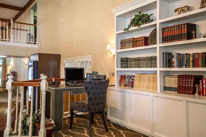 Comfort Suites Appleton Airport Appleton | Bookonline.com