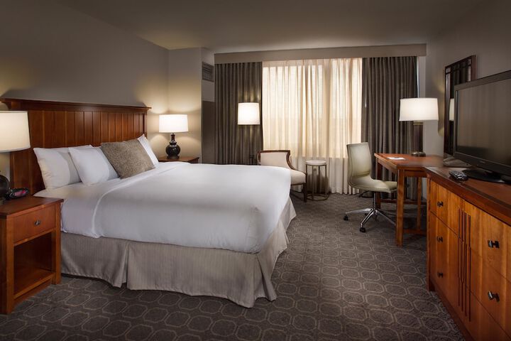 DoubleTree by Hilton Chicago Oak Brook Oak Brook | Bookonline.com