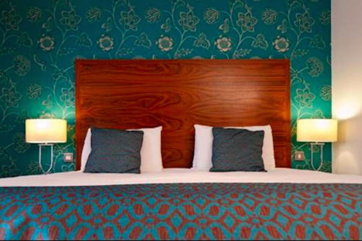 The Boleyn Hotel Staines | Bookonline.com