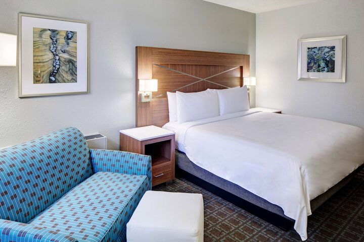 DoubleTree by Hilton Milwaukee Downtown Milwaukee | Bookonline.com