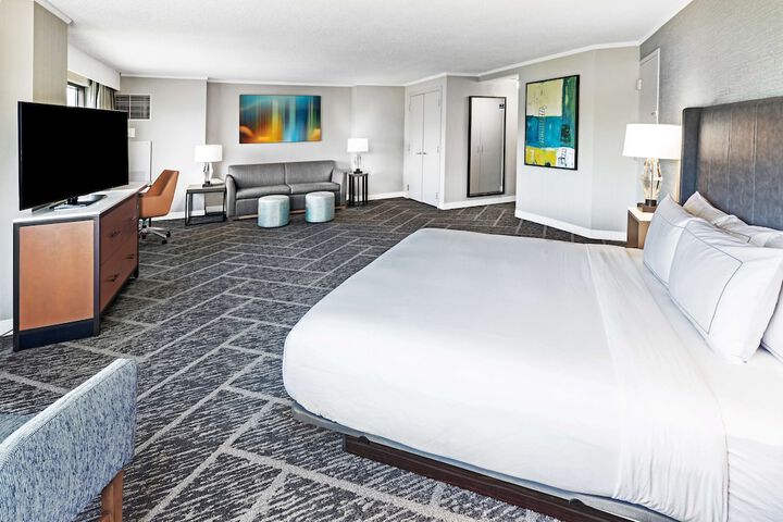 DoubleTree by Hilton Tulsa Warren Place Tulsa | Bookonline.com