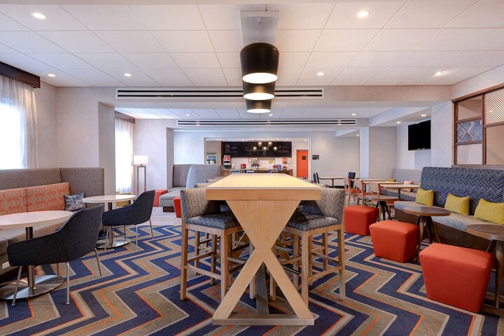 Hampton Inn Crown Point Crown Point | Bookonline.com