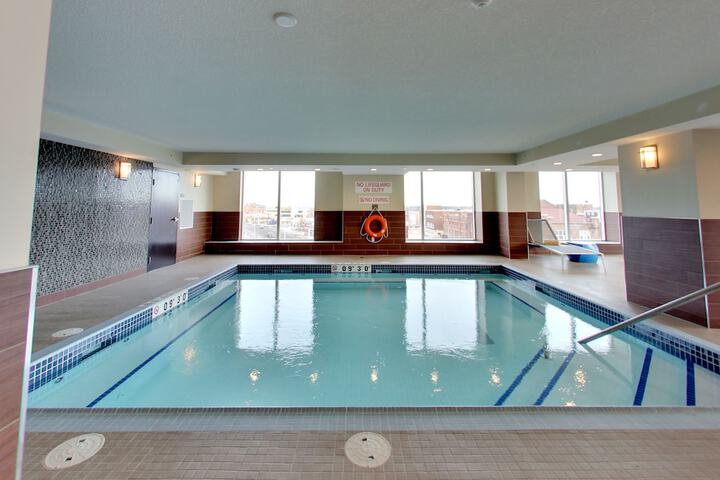 DoubleTree by Hilton Edmonton Downtown Edmonton | Bookonline.com