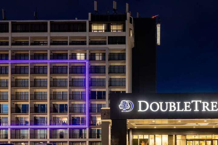 DoubleTree by Hilton Calgary North Calgary | Bookonline.com
