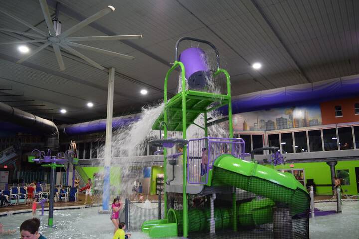 Metropolis Resort Eau Claire | Bookonline.com