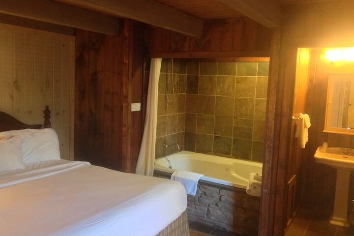 The Smokehouse Lodge and Cabins Monteagle | Bookonline.com