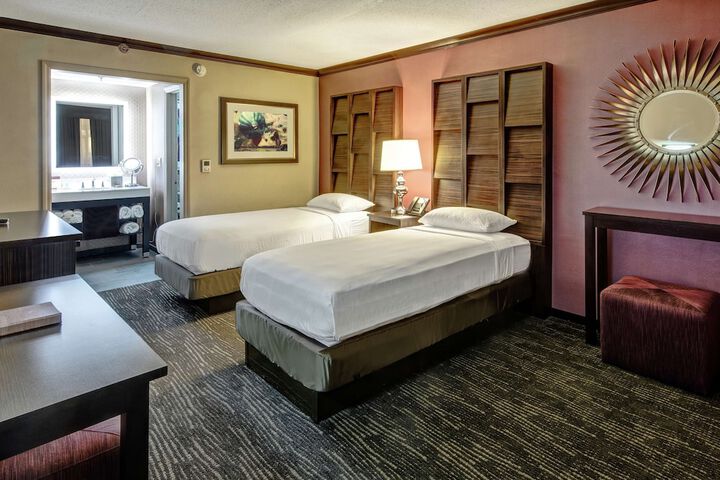 DoubleTree by Hilton Hotel Decatur Riverfront Decatur | Bookonline.com