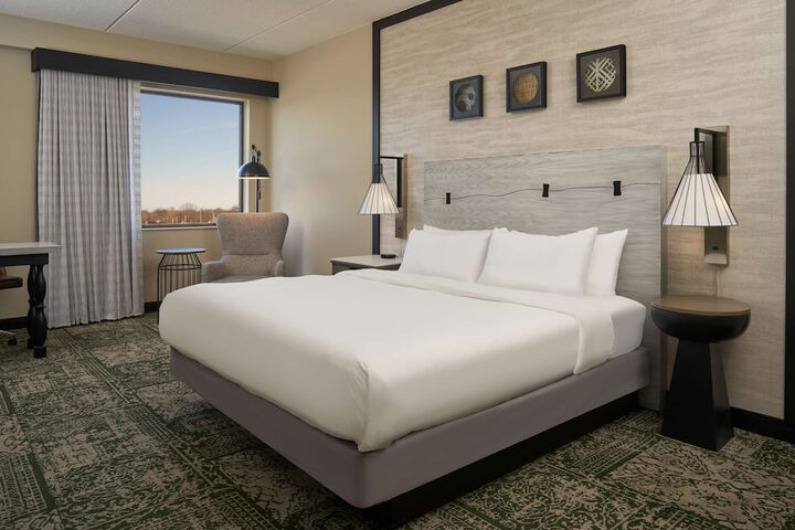 Hilton Appleton Paper Valley Appleton | Bookonline.com