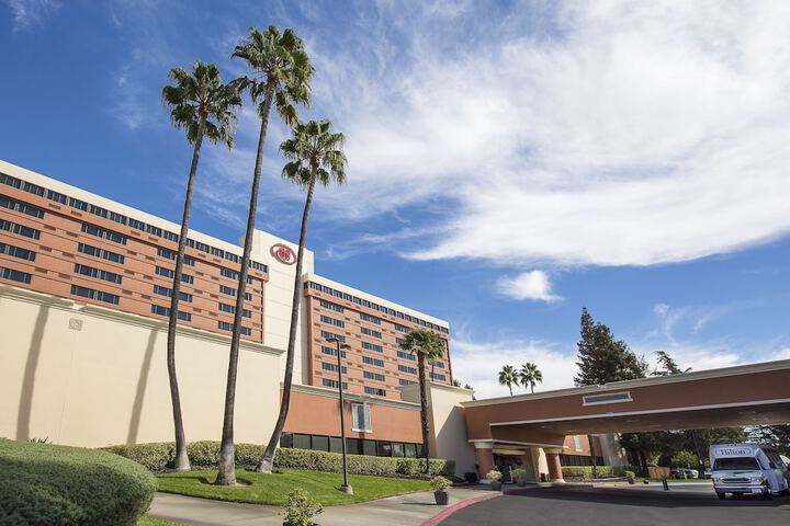 Hilton Concord Concord | Bookonline.com