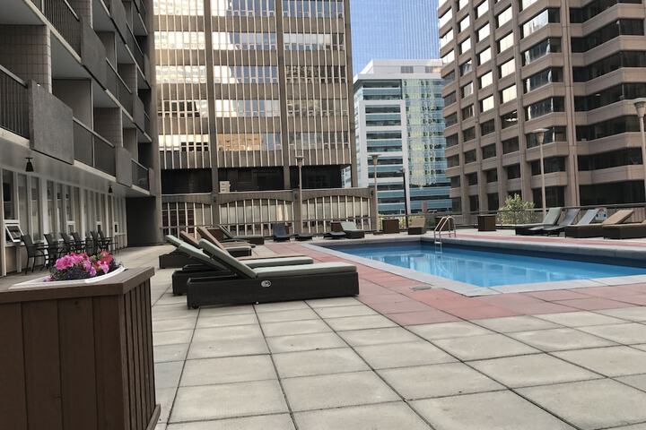 Ramada Plaza by Wyndham Calgary Downtown Calgary | Bookonline.com