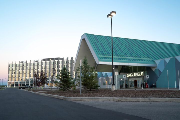 Grey Eagle Resort Calgary | Bookonline.com