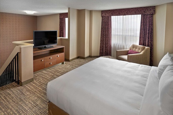 DoubleTree by Hilton Hotel West Edmonton Edmonton | Bookonline.com