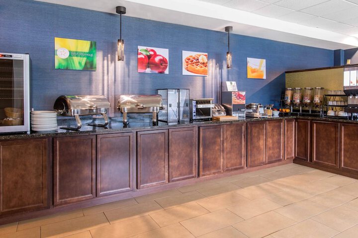 Quality Hotel & Suites Gander | Bookonline.com