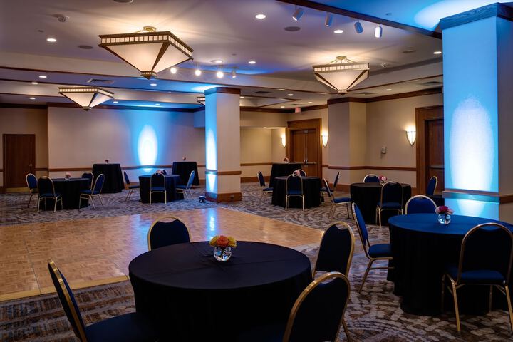 DoubleTree by Hilton Tulsa Warren Place Tulsa | Bookonline.com