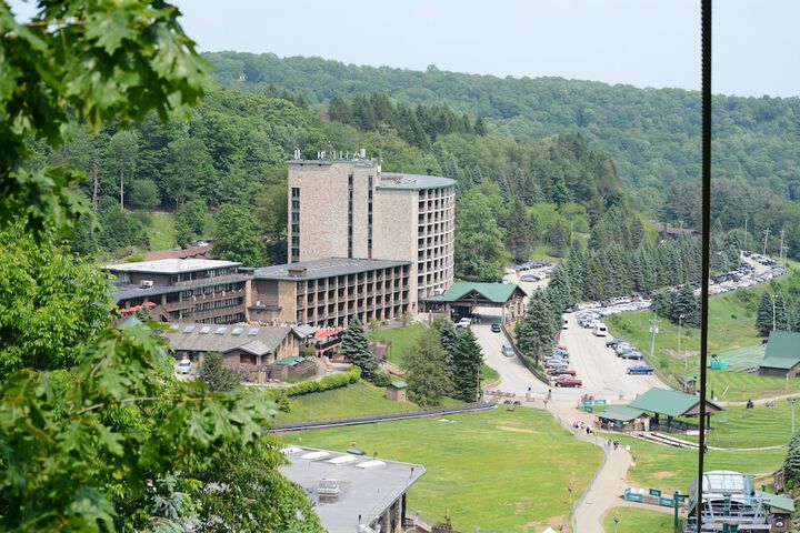 Slopeside Hotel by Seven Springs Resort Champion | Bookonline.com