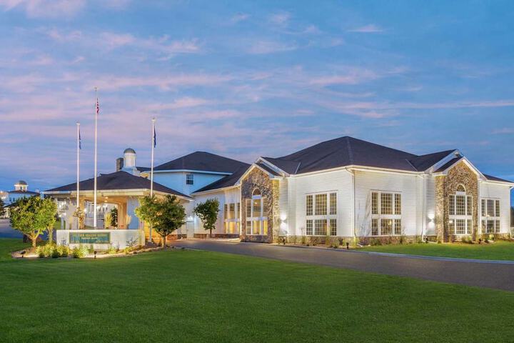 Four Seasons Island Resort Pembine | Bookonline.com