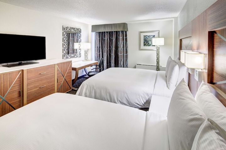 DoubleTree by Hilton Milwaukee Downtown Milwaukee | Bookonline.com