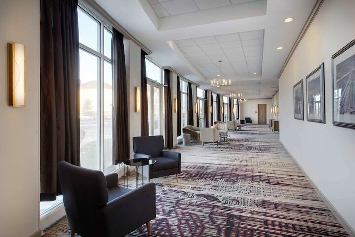 DoubleTree by Hilton Chicago Midway Airport Chicago | Bookonline.com