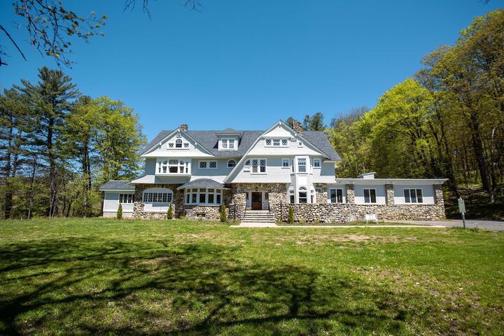 The Hartness House Springfield | Bookonline.com