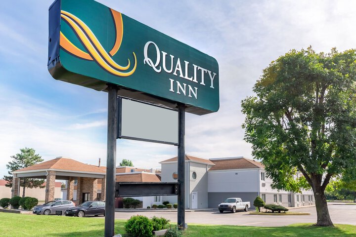 Quality Inn Fairborn | Bookonline.com