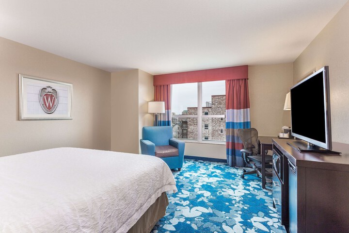 Hampton Inn & Suites Madison / Downtown Madison | Bookonline.com