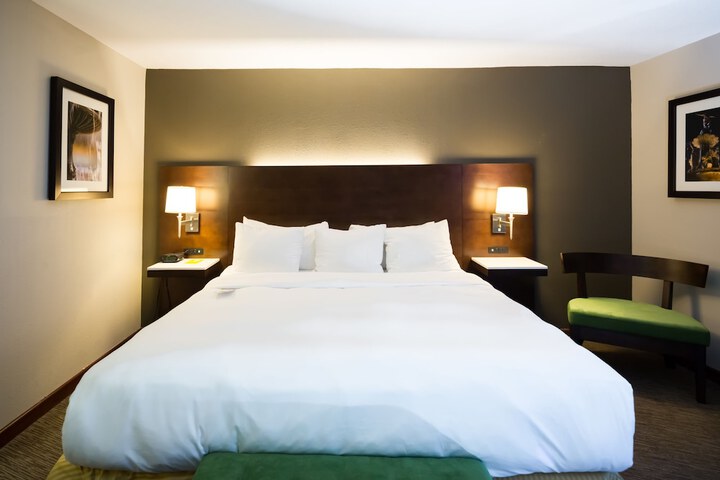 Radisson Hotel Cincinnati Riverfront Covington | Bookonline.com