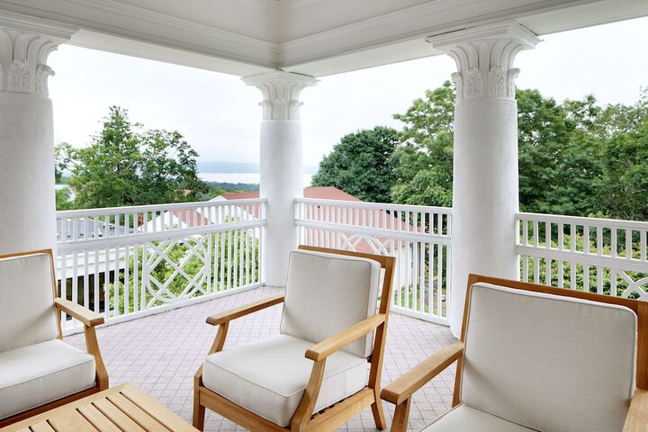 Tarrytown House Estate on the Hudson Tarrytown | Bookonline.com