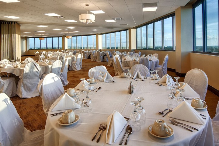 Comfort Inn & Suites at Copeland Tower Metairie | Bookonline.com