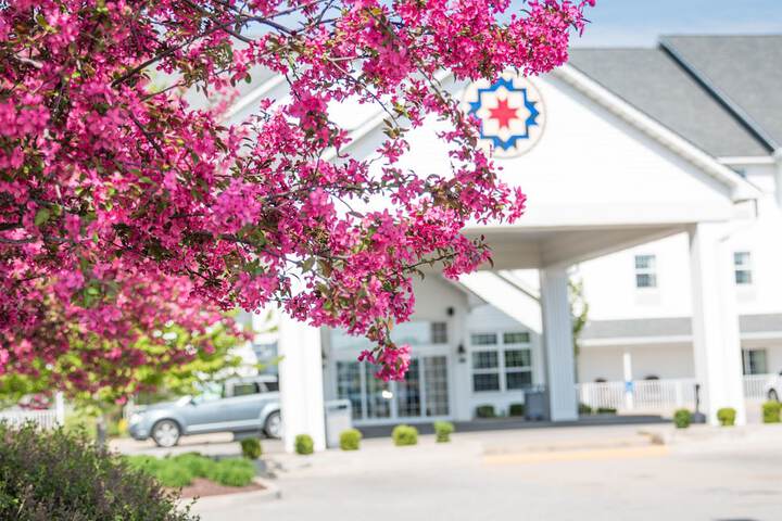 Blue Gate Garden Inn Shipshewana | Bookonline.com