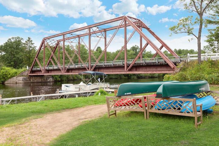 Four Seasons Island Resort Pembine | Bookonline.com