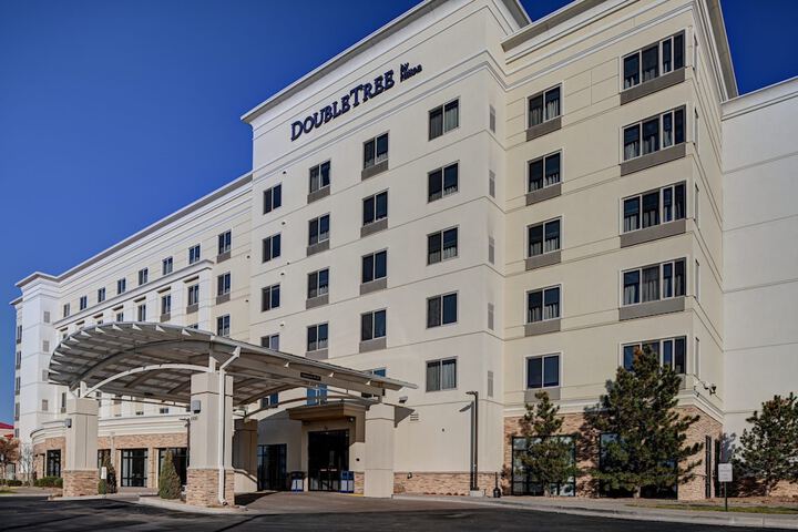 DoubleTree by Hilton Denver International Airport Denver | Bookonline.com