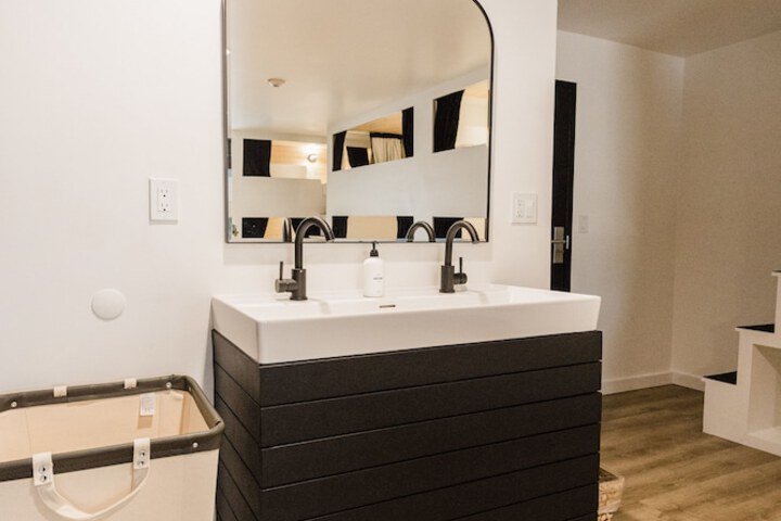 Wonderstone at Glacier Columbia Falls | Bookonline.com