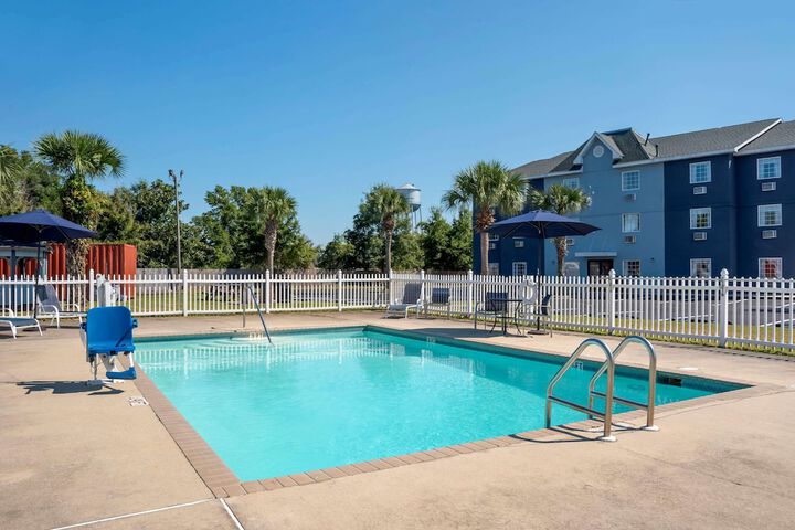 Comfort Inn Pensacola near NAS Corry Station Pensacola | Bookonline.com